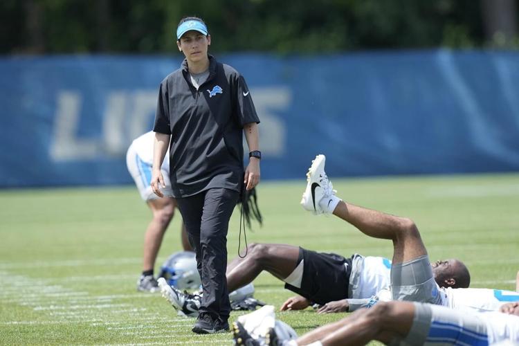 1 of 12 full-time female NFL coaches, Jill Costanza is an asset for the ...