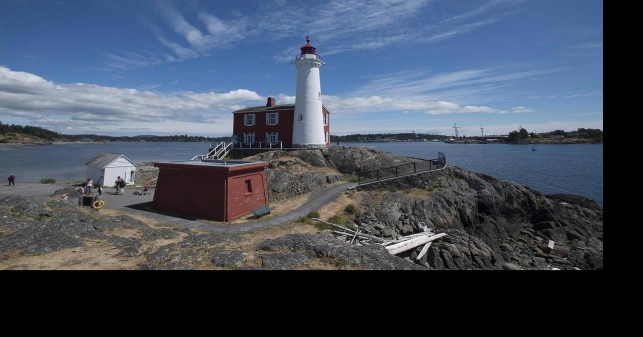 Coast Guard to end staffing at two B.C. lighthouses, following safety concerns