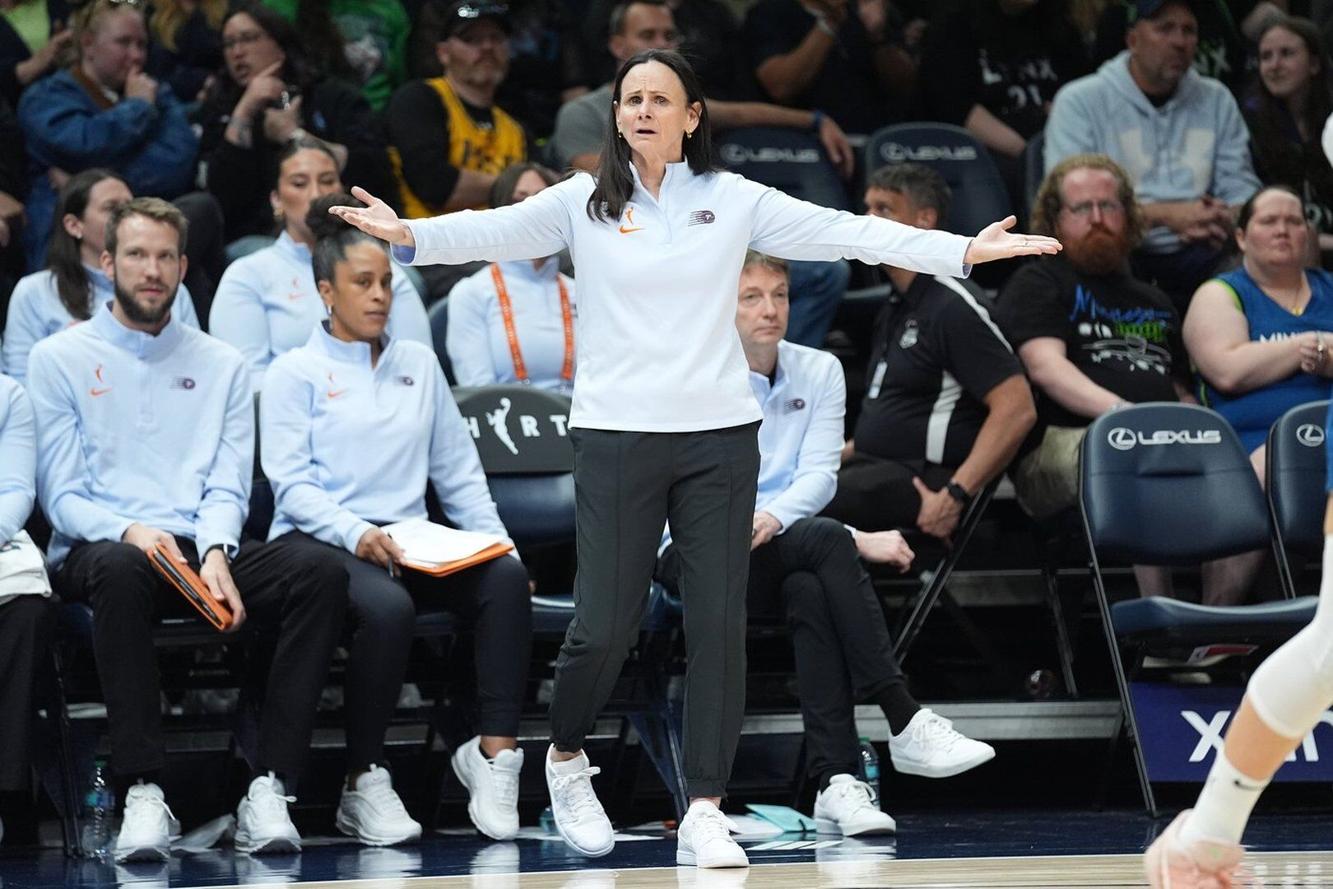 Sandy Brondello gets a roaring ovation in her Liberty return with ...