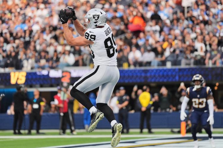 Struggling Raiders offense looks largely the same in first game under ...