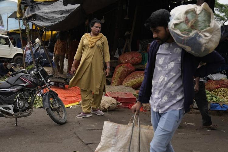 This trans woman was begging on India’s streets. A donated electric ...