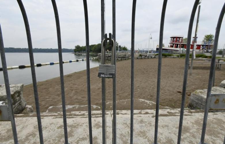 Pier 4 beach in Hamilton Harbour closed due to toxic algae