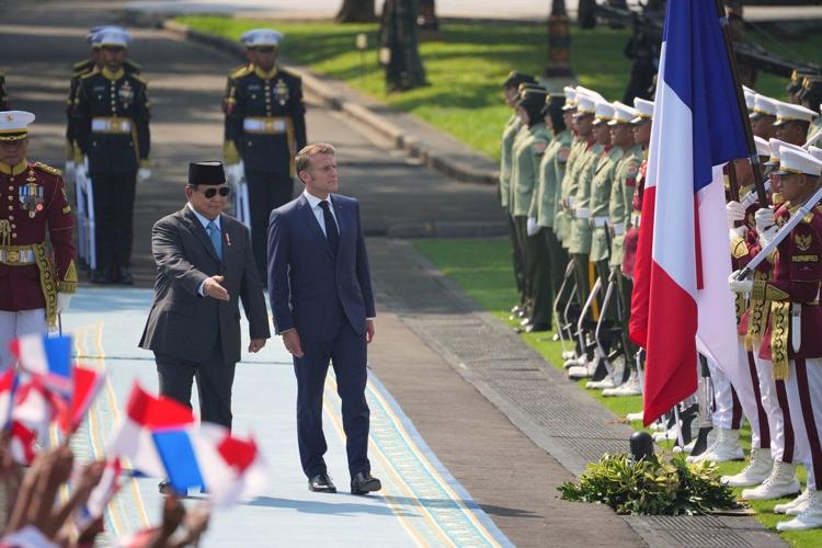 France's Macron presses ahead in his Southeast Asia tour with talks in ...