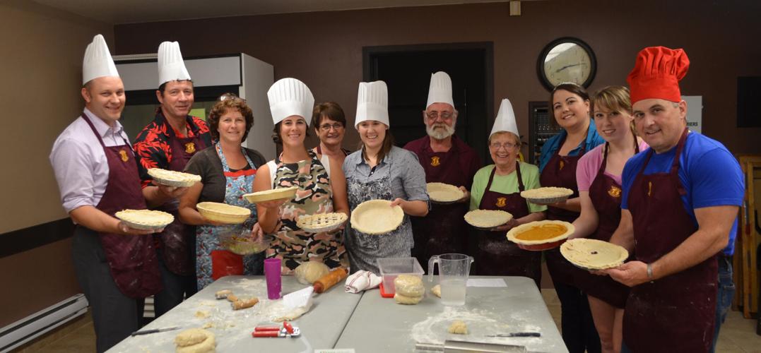 Rookie pie bakers learn the ropes in Rockton