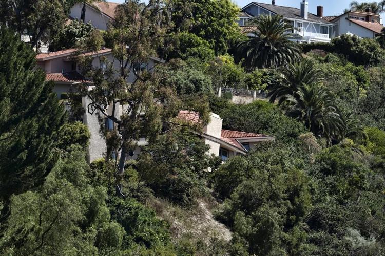 Landslide tears apart luxury homes on Southern California’s Palos ...