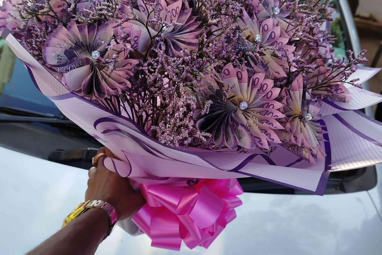 'Money bouquets' rival traditional flowers as coveted tokens of love ...