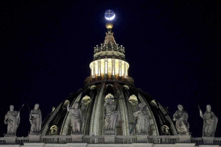Pope stable with no new respiratory crises but will sleep with ...