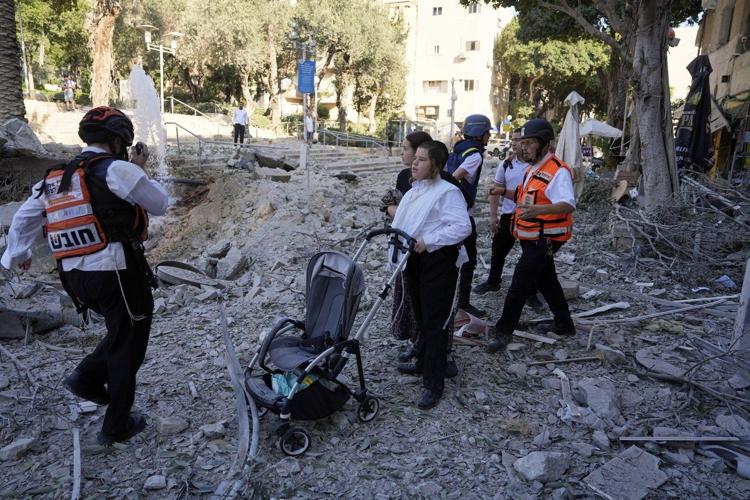 Photos show damage in Haifa and Tel Aviv in the latest Iranian missile ...