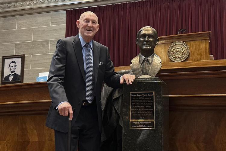 Longtime Missouri basketball coach Norm Stewart entered into the Hall ...