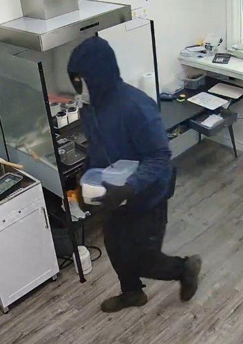 Hamilton police looking for suspects Cash for Gold robbery