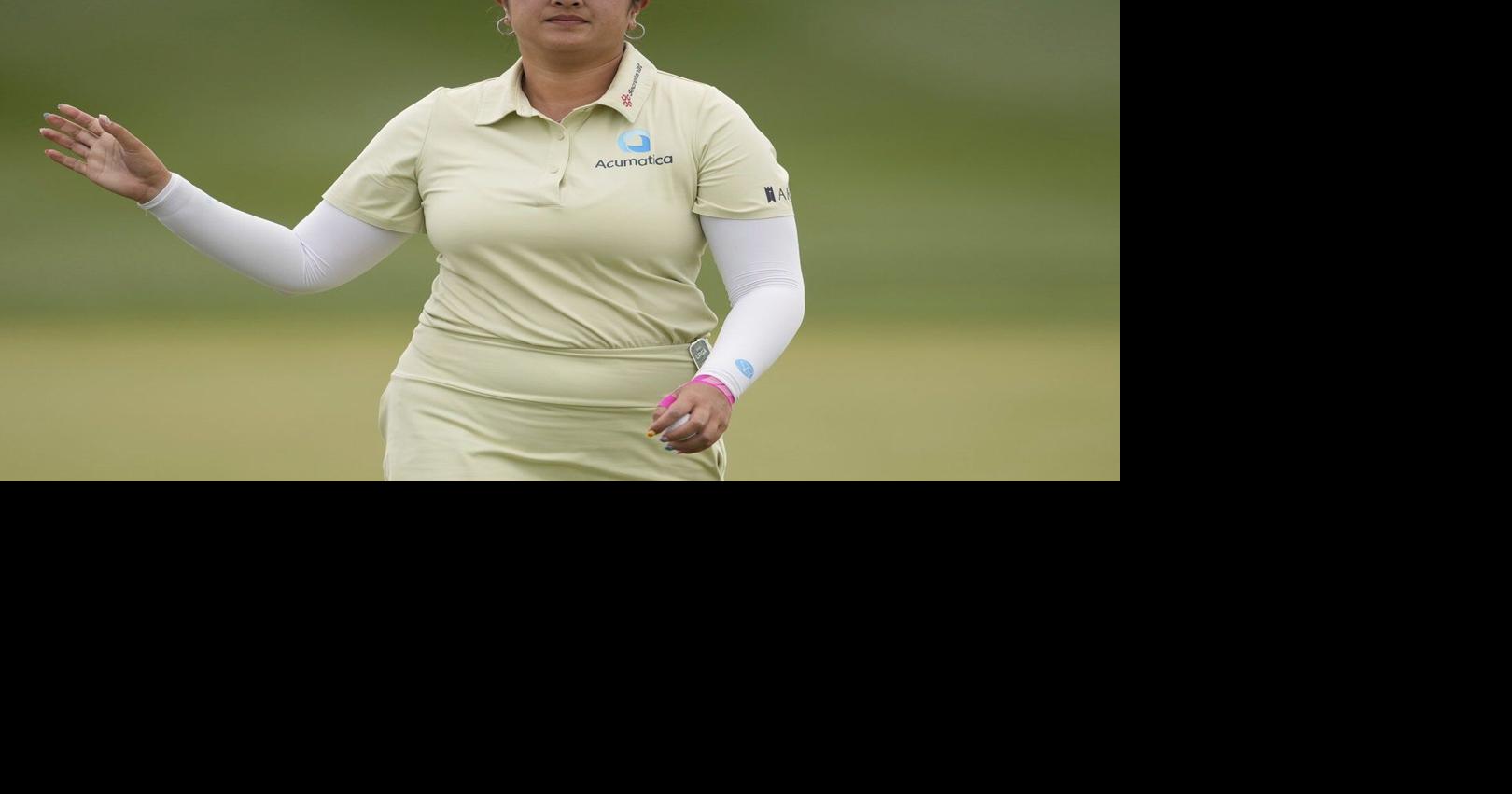 Lilia Vu has another bogey-free day and leads a pack of LPGA stars in Arizona