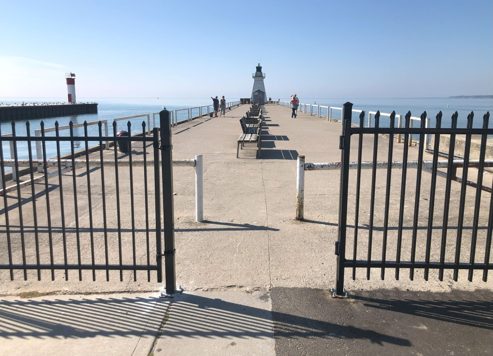 New fence blocking Port Dover pier rankles residents