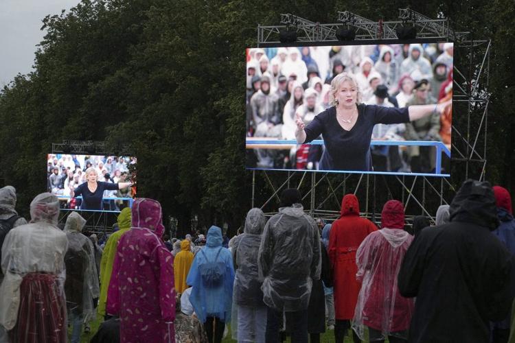Thousands of voices unite in song at traditional choir festival ...