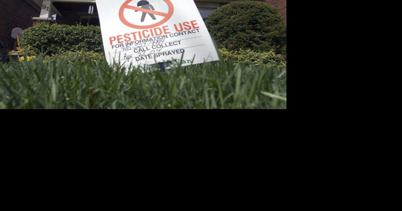 The federal government plans to weaken pesticides monitoring