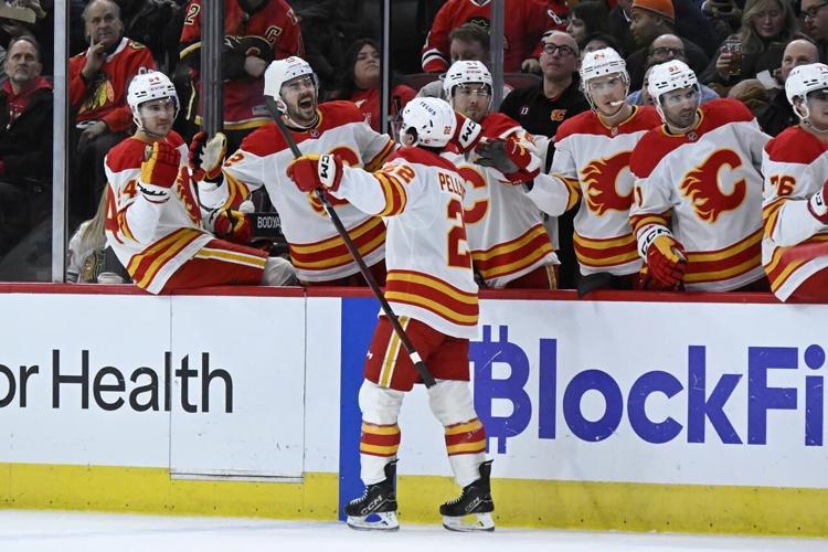 Pelletier scores twice as hot Flames beat Blackhawks 5-2