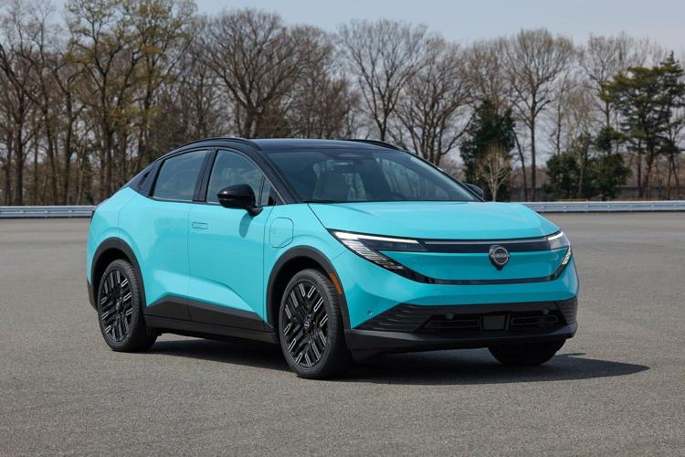 Chevrolet Bolt vs. Nissan Leaf, an Edmunds $30,000 EV comparison