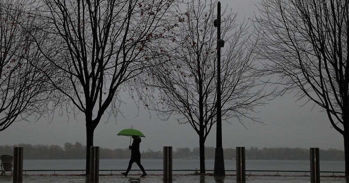 Ontarians struggling with ‘inflation isolation’, poll finds