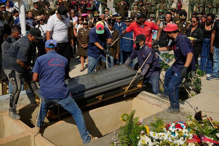 Photos show a military funeral for Venezuelan soldiers killed during US ...