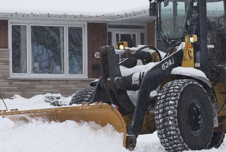Snow day hits Hamilton, forcing school and business closures