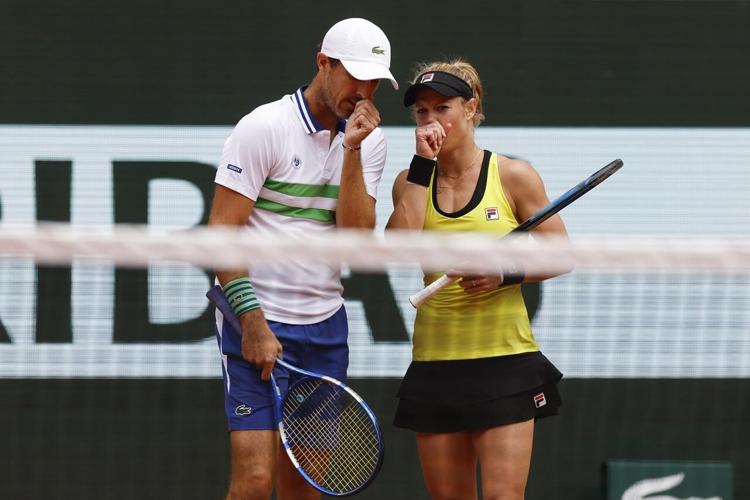 Laura Siegemund and Edouard Roger-Vasselin win the French Open mixed doubles final