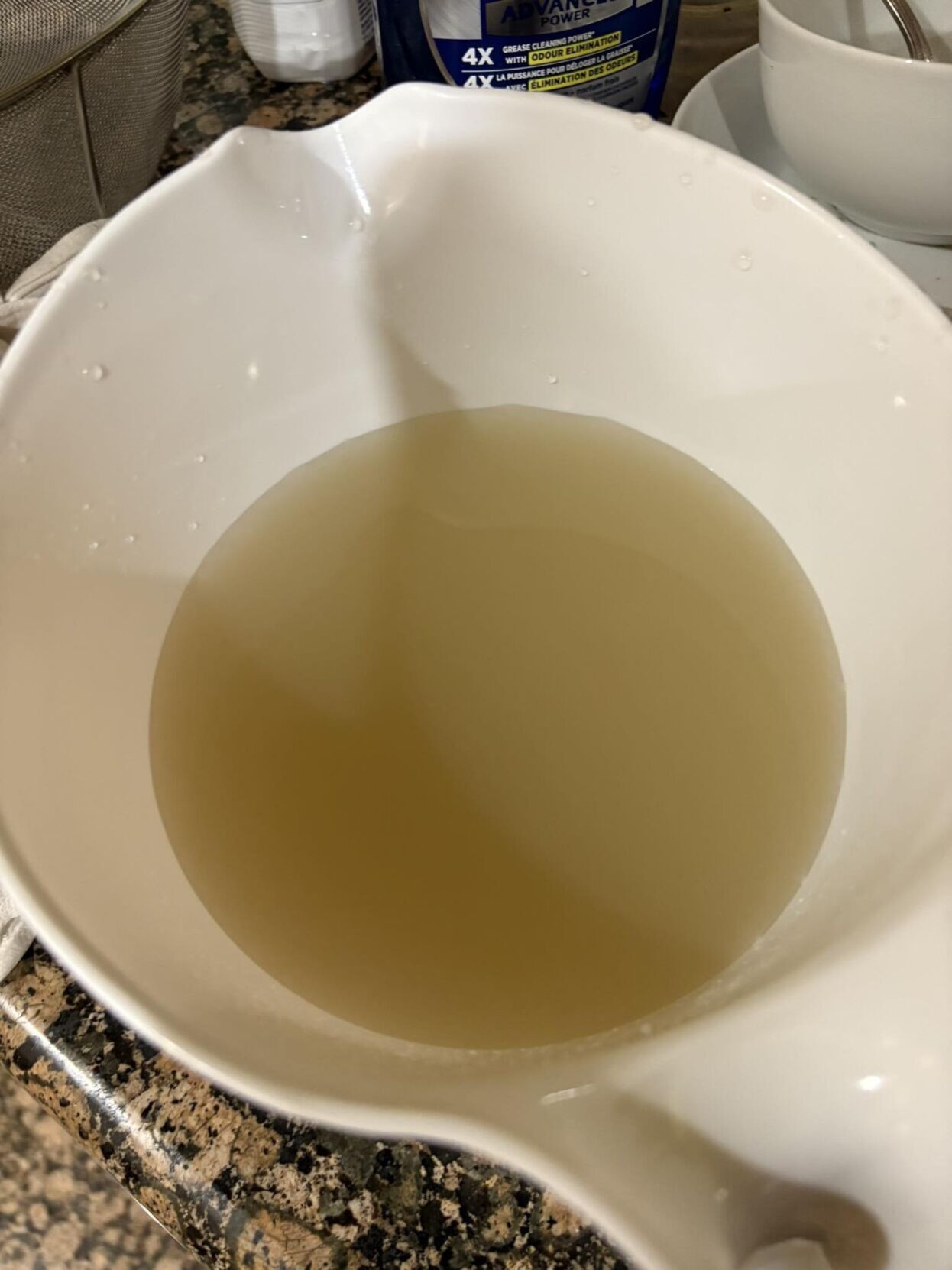 Striking workers, City of Hamilton spar over murky tap water