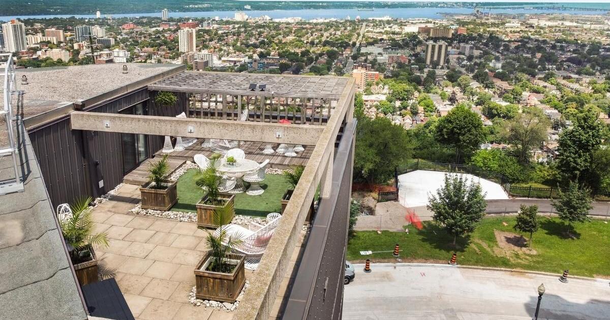 Hamilton condo listed for $640K offers Mountain view