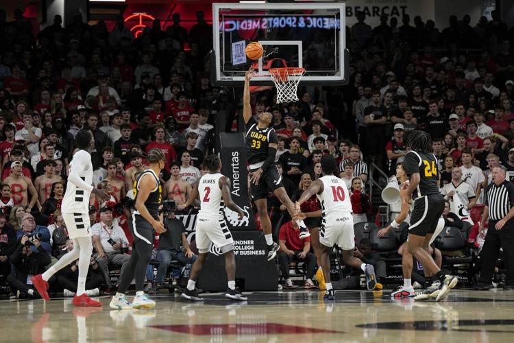 Simas Lukosius scores 20 as No. 20 Cincinnati beats Arkansas-Pine Bluff ...