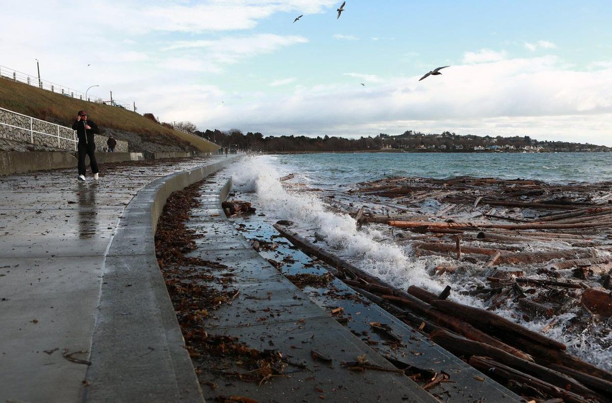 High energy weather brings violent winds, knocks out power, shuts route ...
