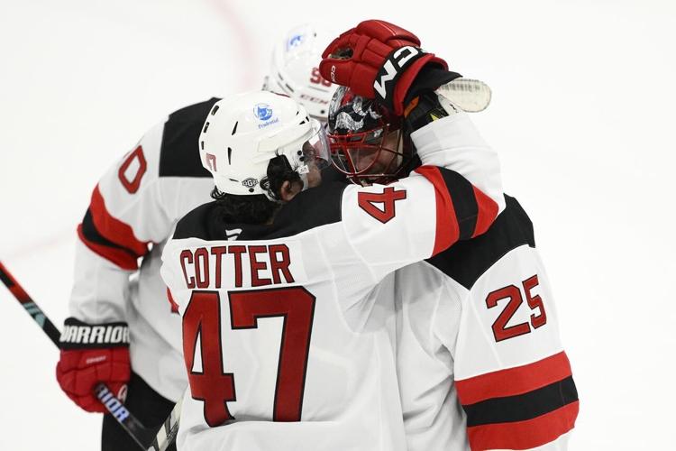 Cotter scores 2 goals to lift Devils over Capitals 5-3