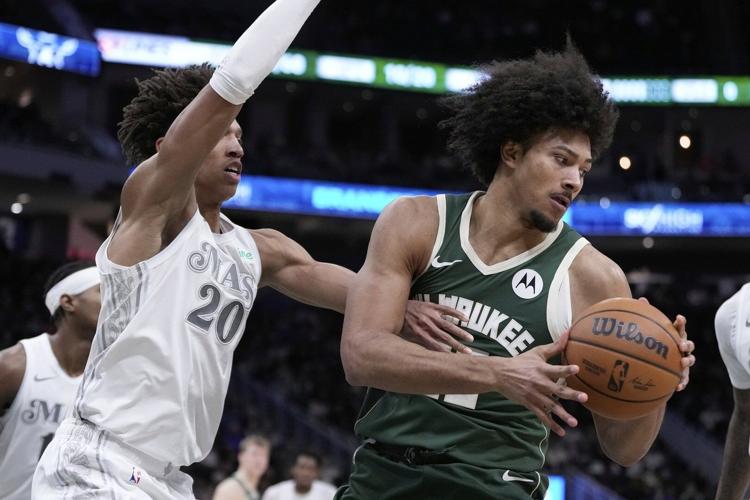 Bucks' Jericho Sims likely to miss rest of regular season after undergoing thumb surgery