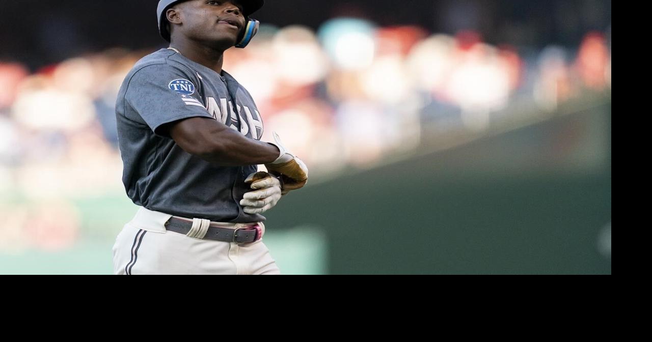 Nationals' Stone Garrett broke his left leg trying to rob a home run at Yankee Stadium