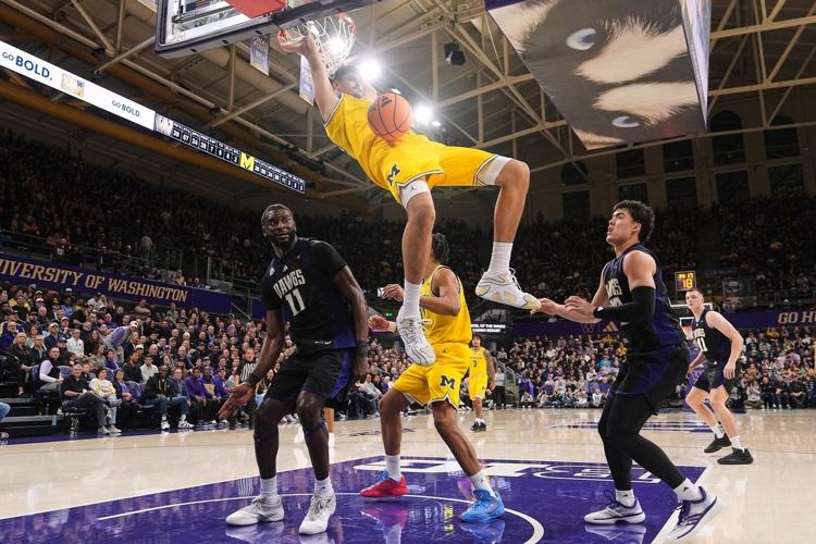 No. 4 Michigan rebounds from 1st loss with 82-72 win at Washington