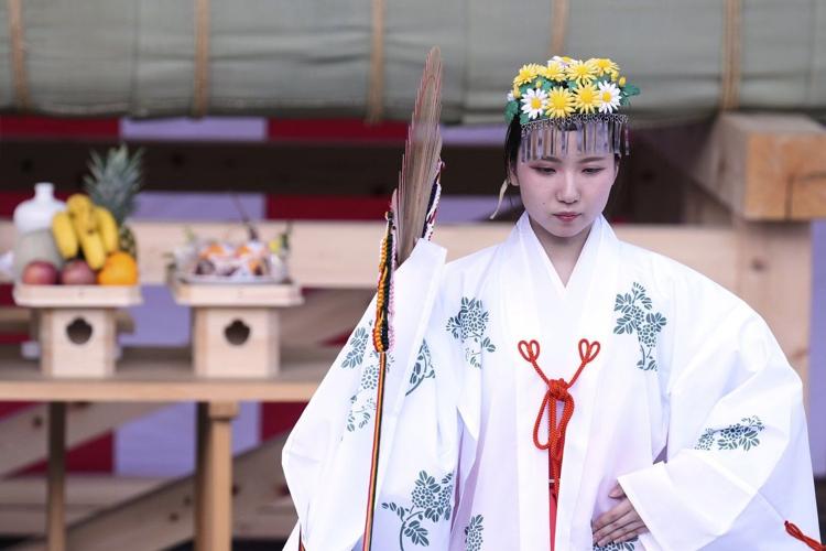 Japan's most sacred Shinto shrine has been rebuilt every 20 years for ...