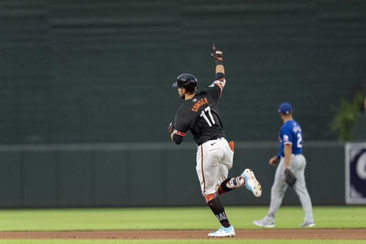 Albert Suárez outduels Max Scherzer to help Orioles beat Rangers 2-1
