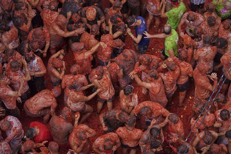 Photos show revelers taking part in Tomatina, the tomato-throwing ...