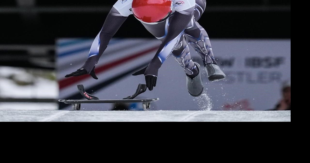 Canada's Clarke leads halfway through women's world skeleton championship
