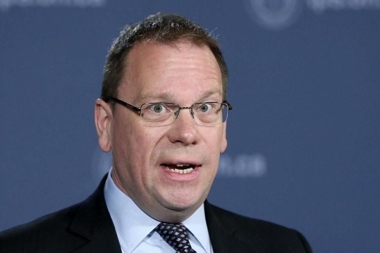 Ontario forensic pathology boss sued by fired local doctor