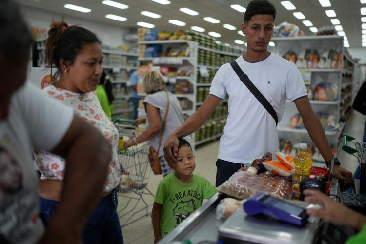 Photos show Venezuelan migrants spending Christmas at home after ...