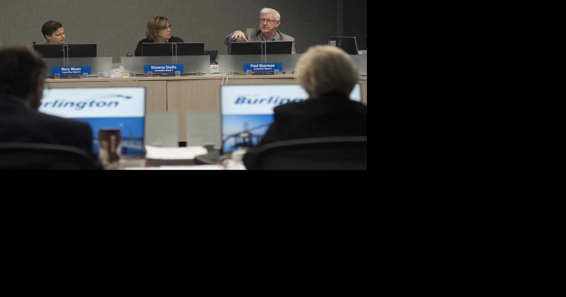 Burlington votes to keep council too small