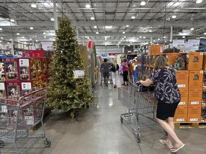 US retail trade group expects holiday season sales to grow more slowly
