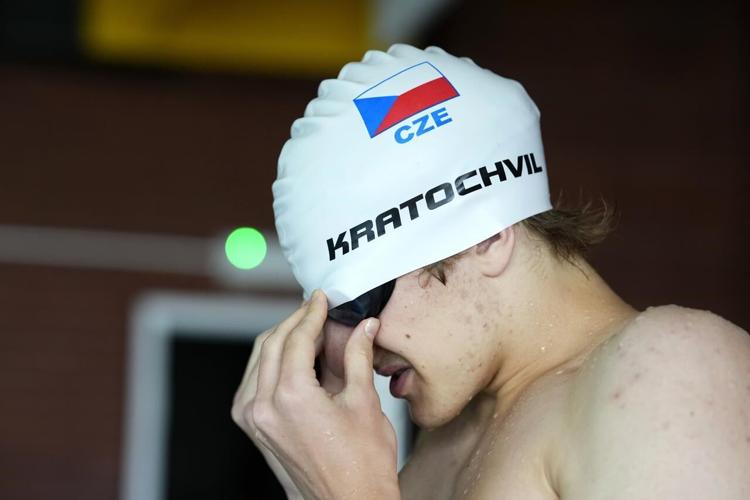 'Trust your tappers': Blind teenage swimmer David Kratochvíl is Czech medal hopeful at Paralympics