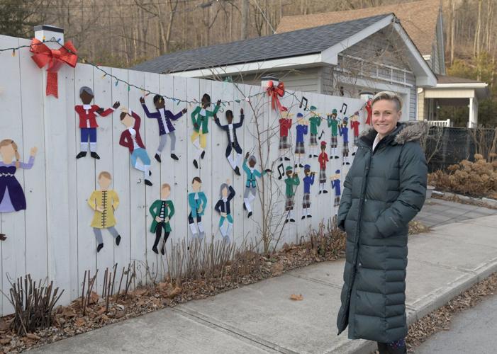 Dundas teacher’s festive fence spreads holiday joy