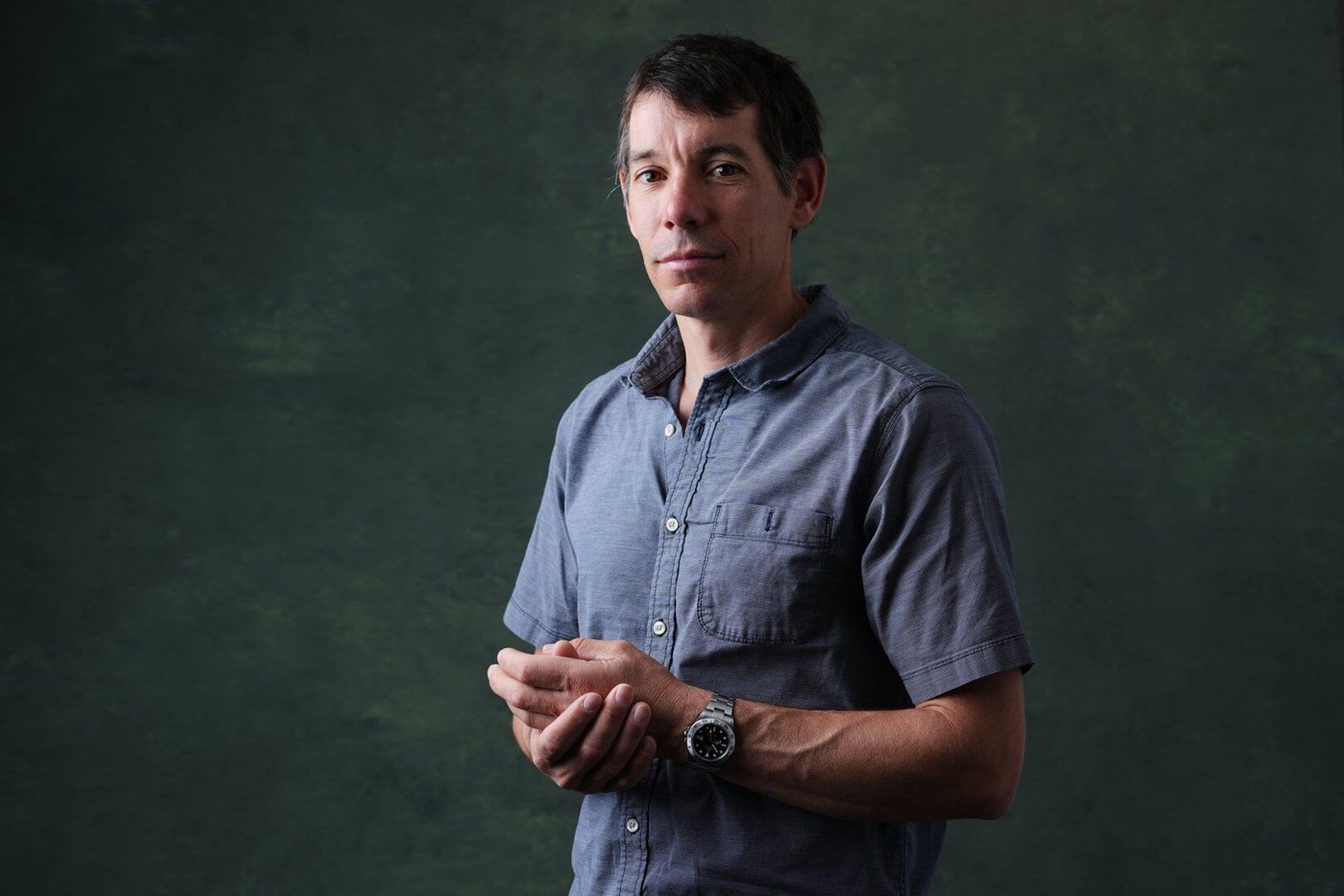 Alex Honnold is climbing Taipei 101 with no ropes, live on TV. It's ...