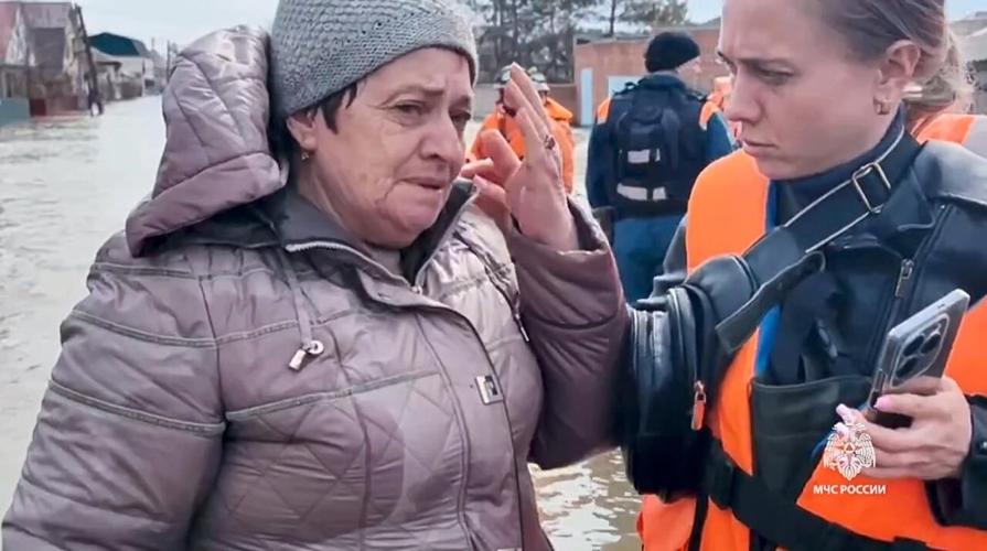 Thousands are evacuated after floods break a dam in the Russian city of ...