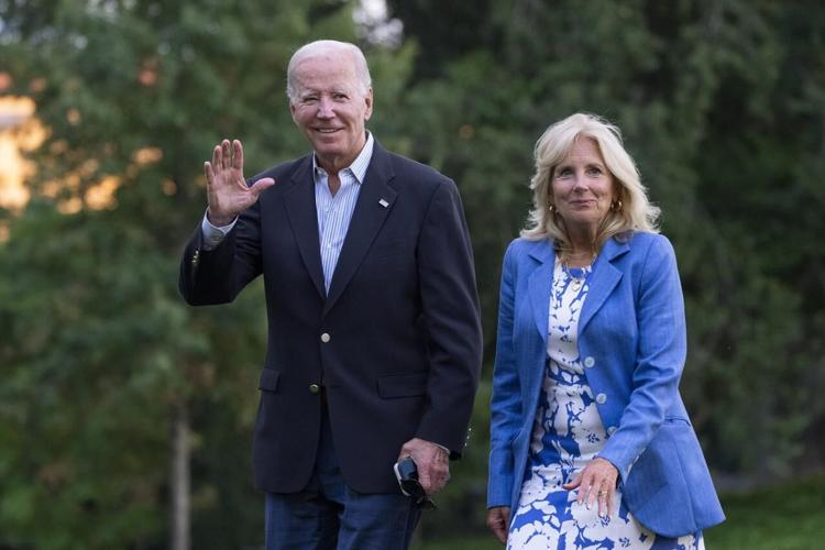 Biden and the first lady drop by a DC middle school math class and ...