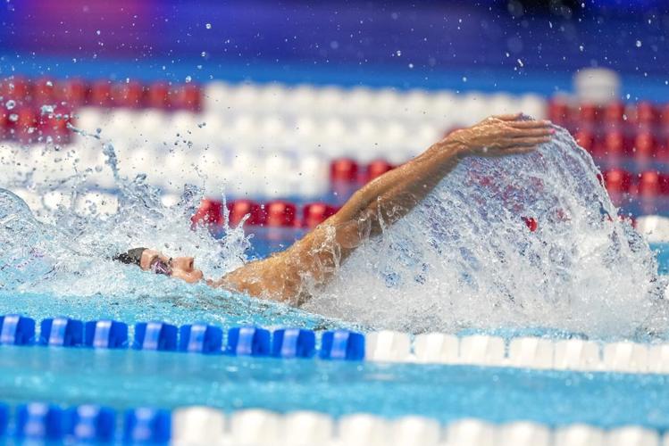Regan Smith sets a world record in the 100 backstroke at the U.S ...