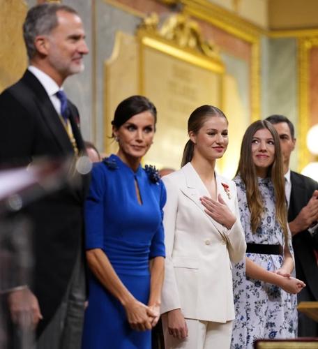 Spain's Crown Princess Leonor turns 18 and is feted as the future queen ...