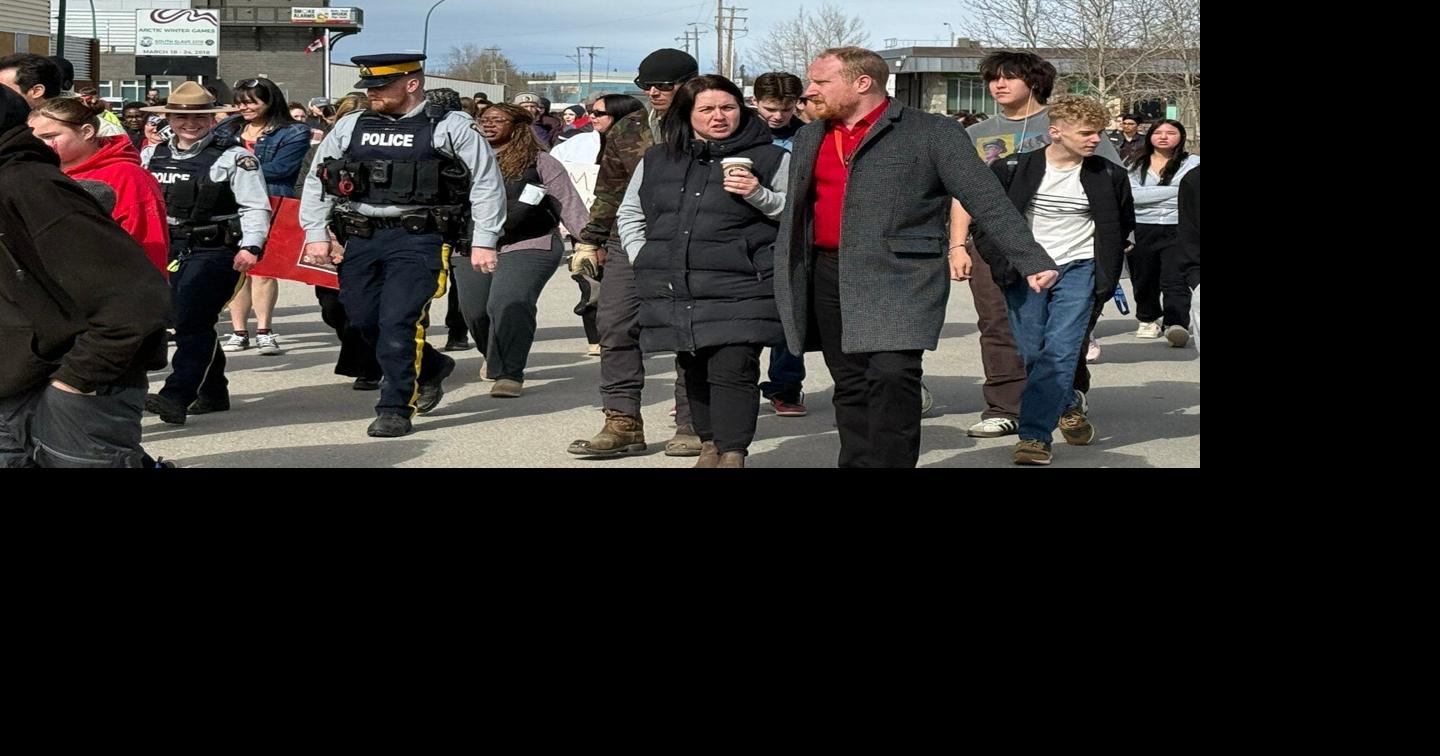 Hay River turns the town red in memory of MMIWG2S