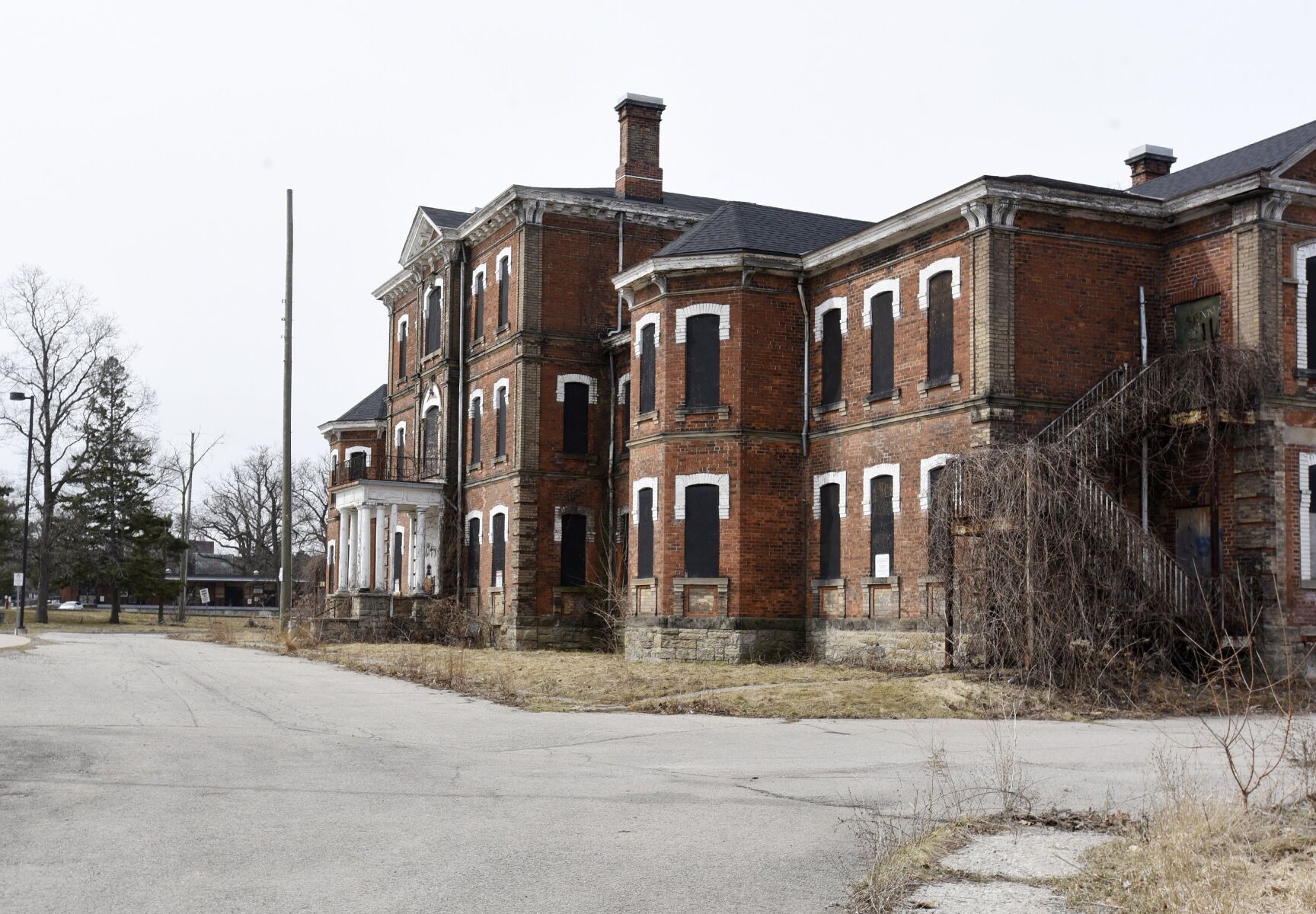 Mohawk moves ahead with expansion plans despite struggles