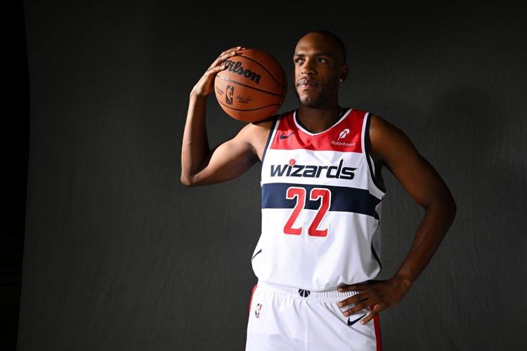 Wizards' Khris Middleton gets huge ovations as he plays at Milwaukee ...